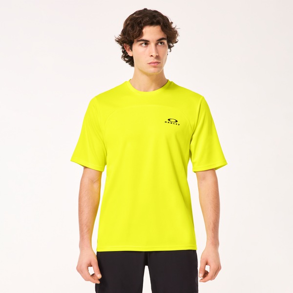 Shop Oakley Performance Shirts & Tech Clothing | Oakley® US