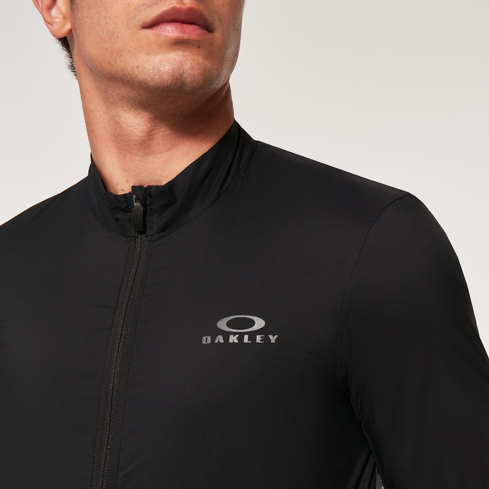 Oakley Endurance Packable Wind Jacket in Blackout | Oakley® US