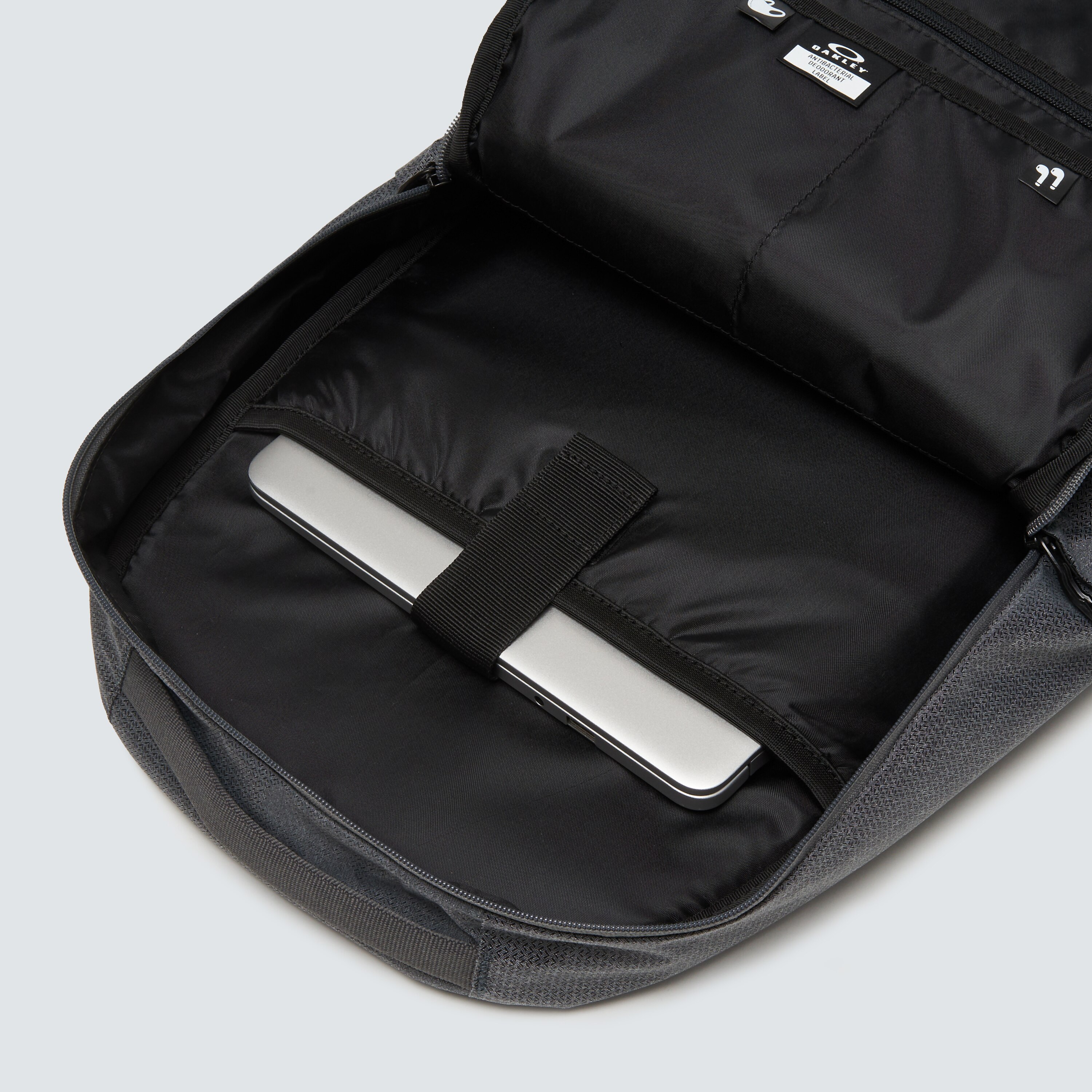 Oakley Essential Backpack M 6.0 - New Athletic Gray | Oakley® 日本