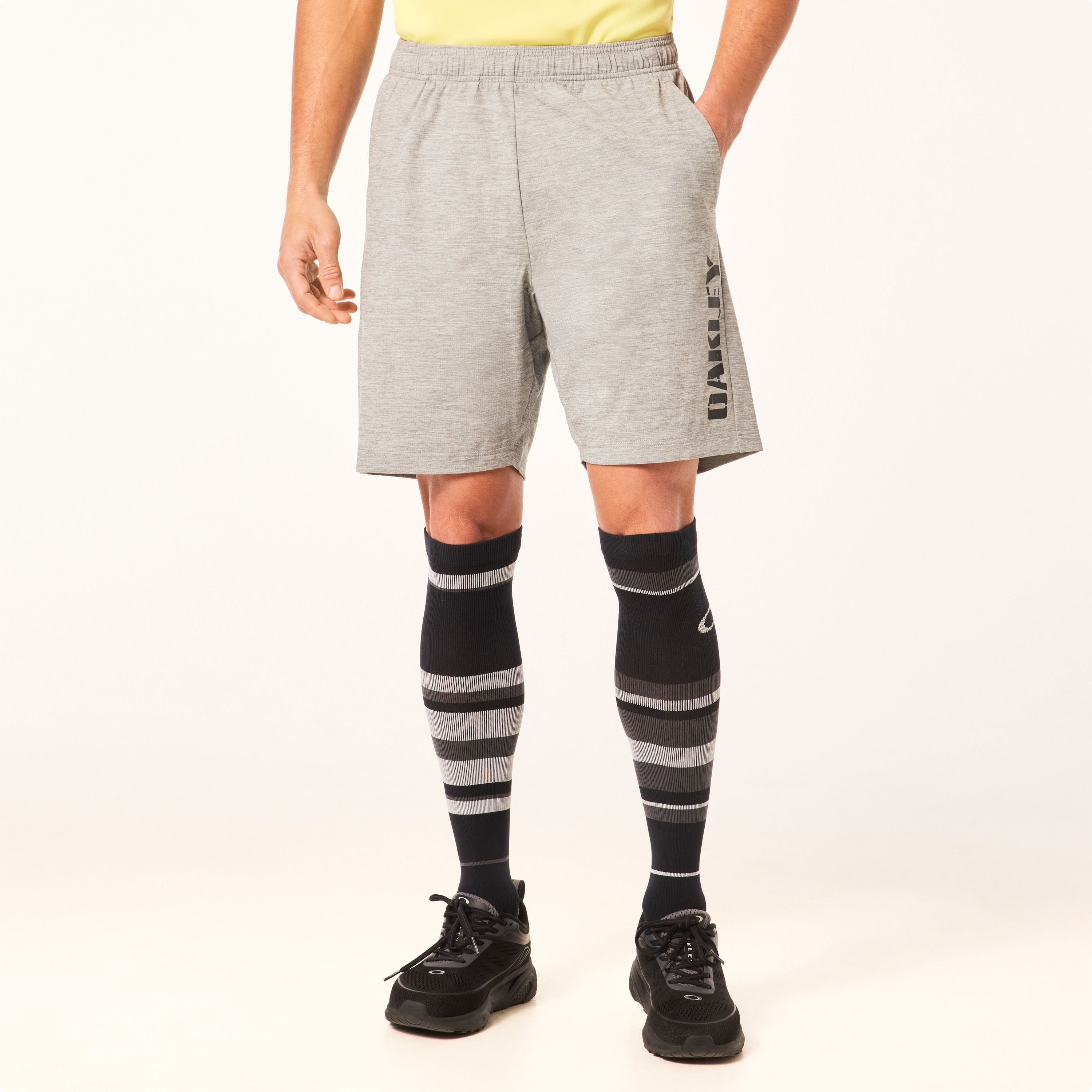 Oakley Striking Light Knit Shorts 5.0 - New Athletic Grey | Oakley® 日本