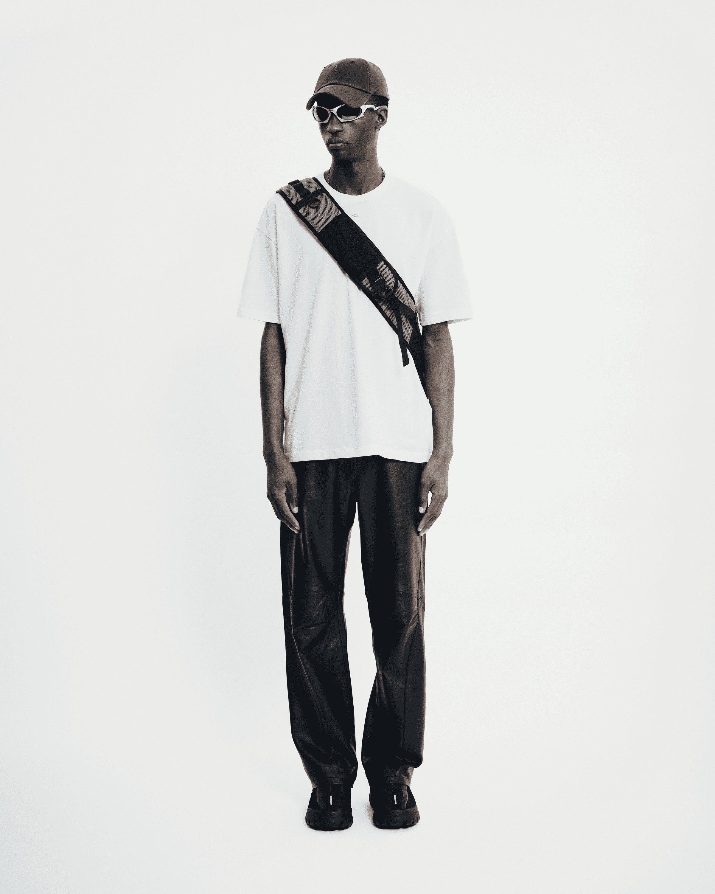 Oakley Camiseta x PIET Foil Nano Logo em Bone White | Oakley® BR