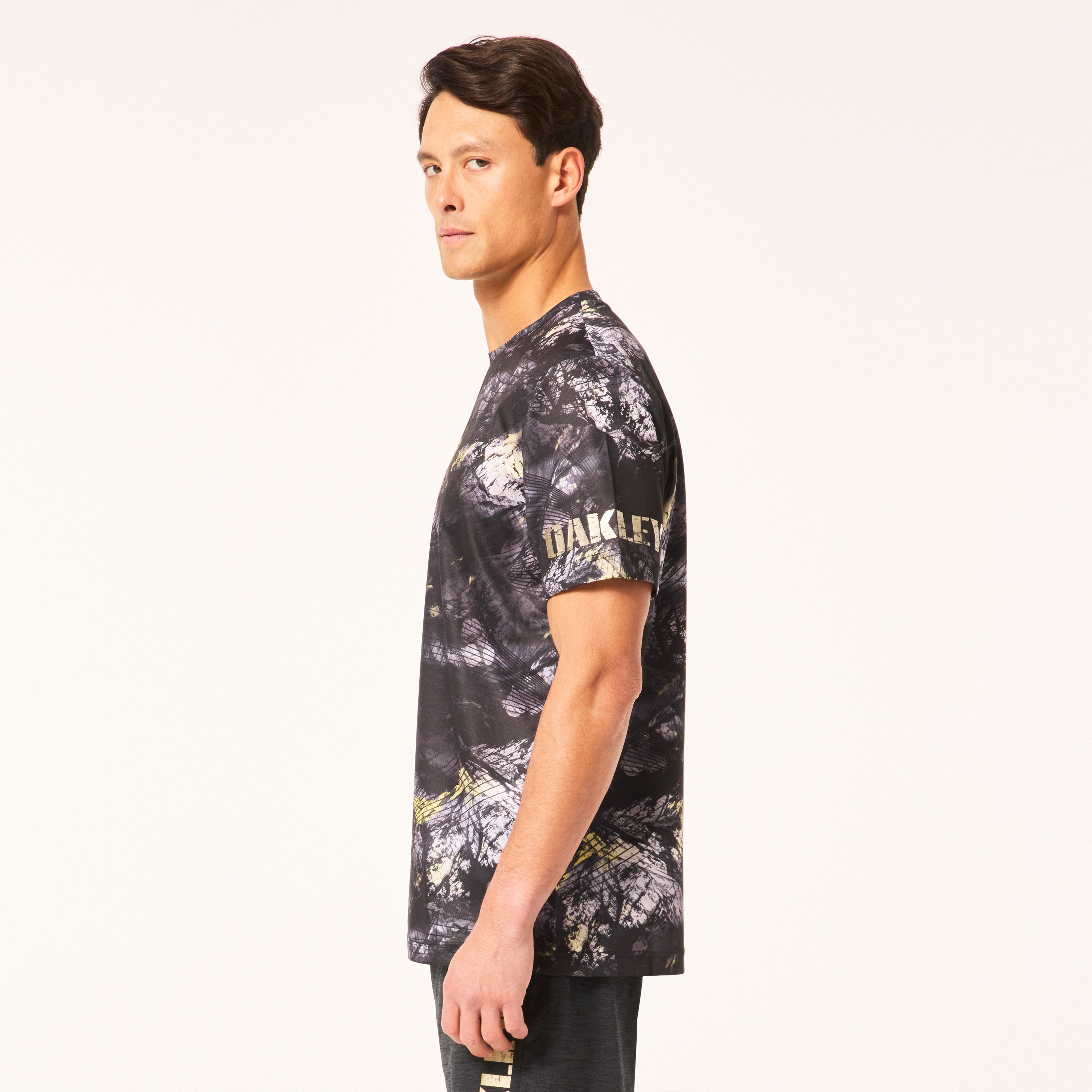Oakley Striking Qd SS Graphic Tee 5.0 - Black Print | Oakley® 日本