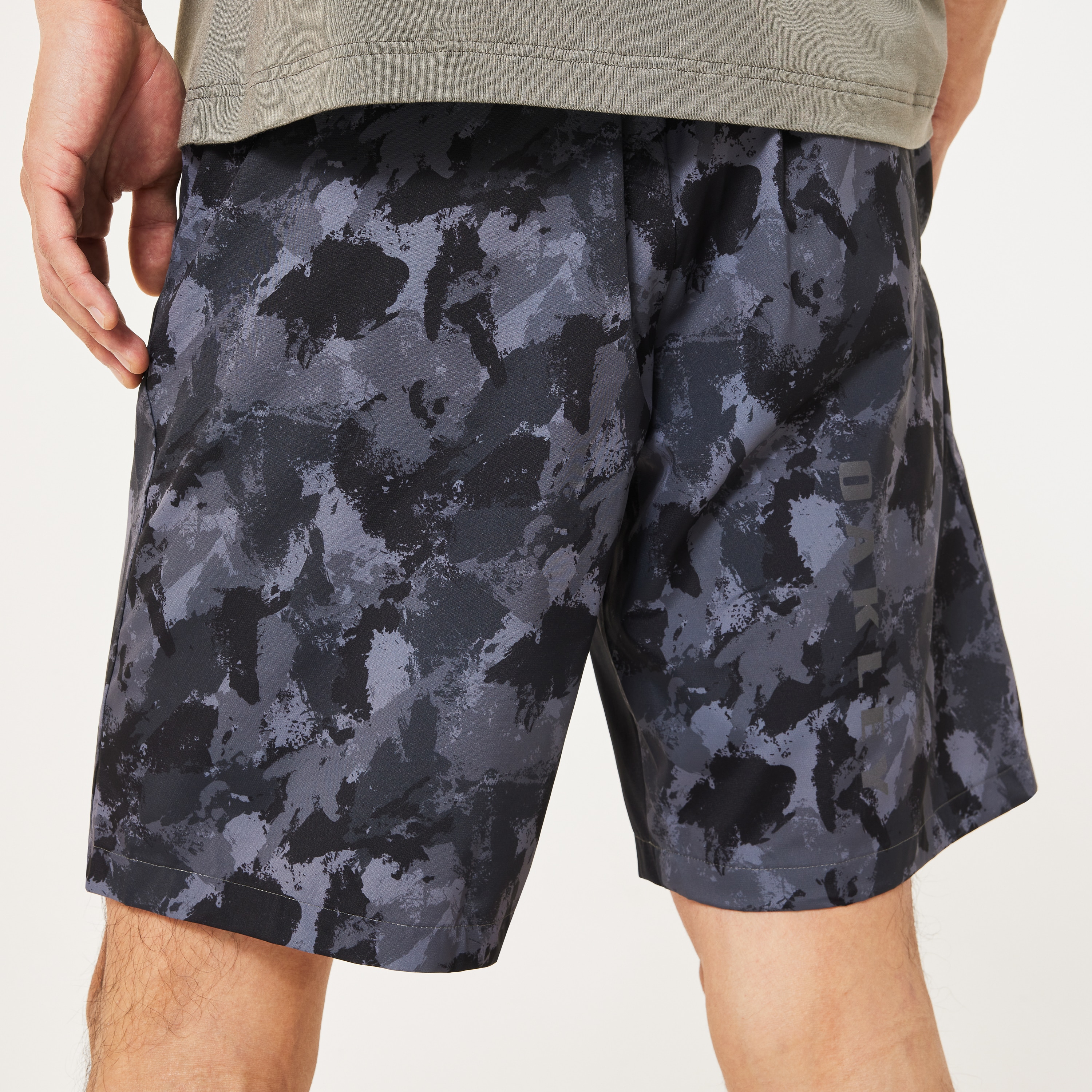 Oakley Enhance Mobility Shorts 6.0 - Black Print | Oakley® 日本