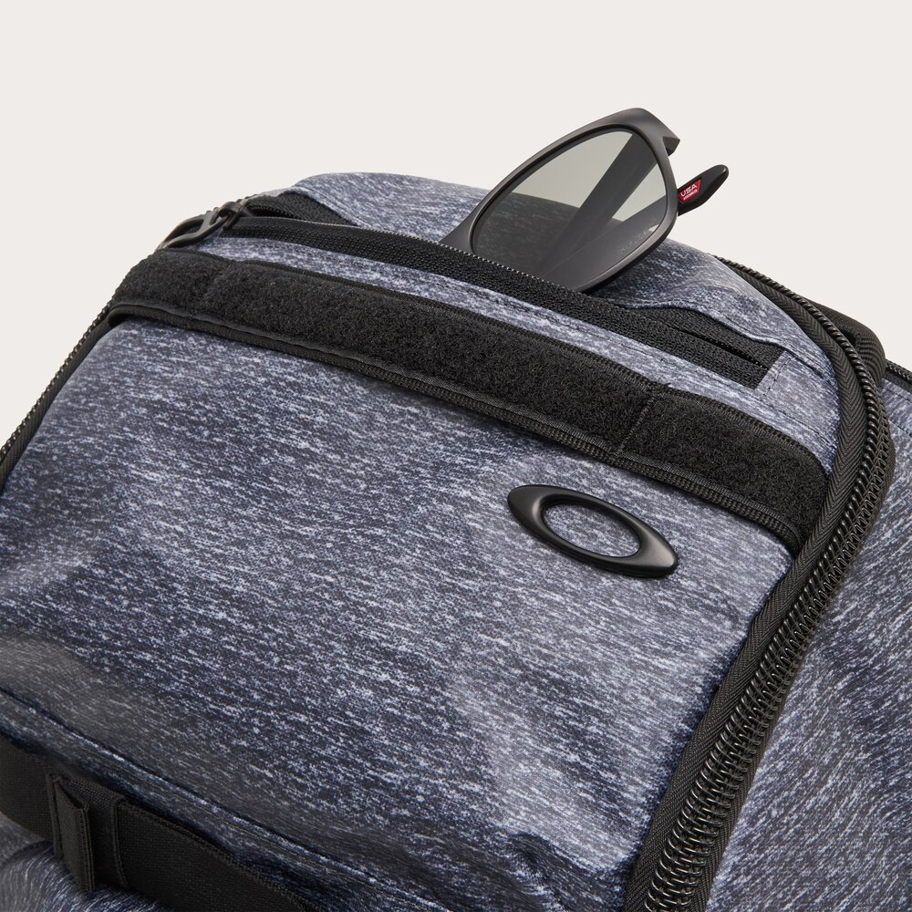 Oakley Enhance Buckle Backpack 8.0 - New Athletic Grey | Oakley® US