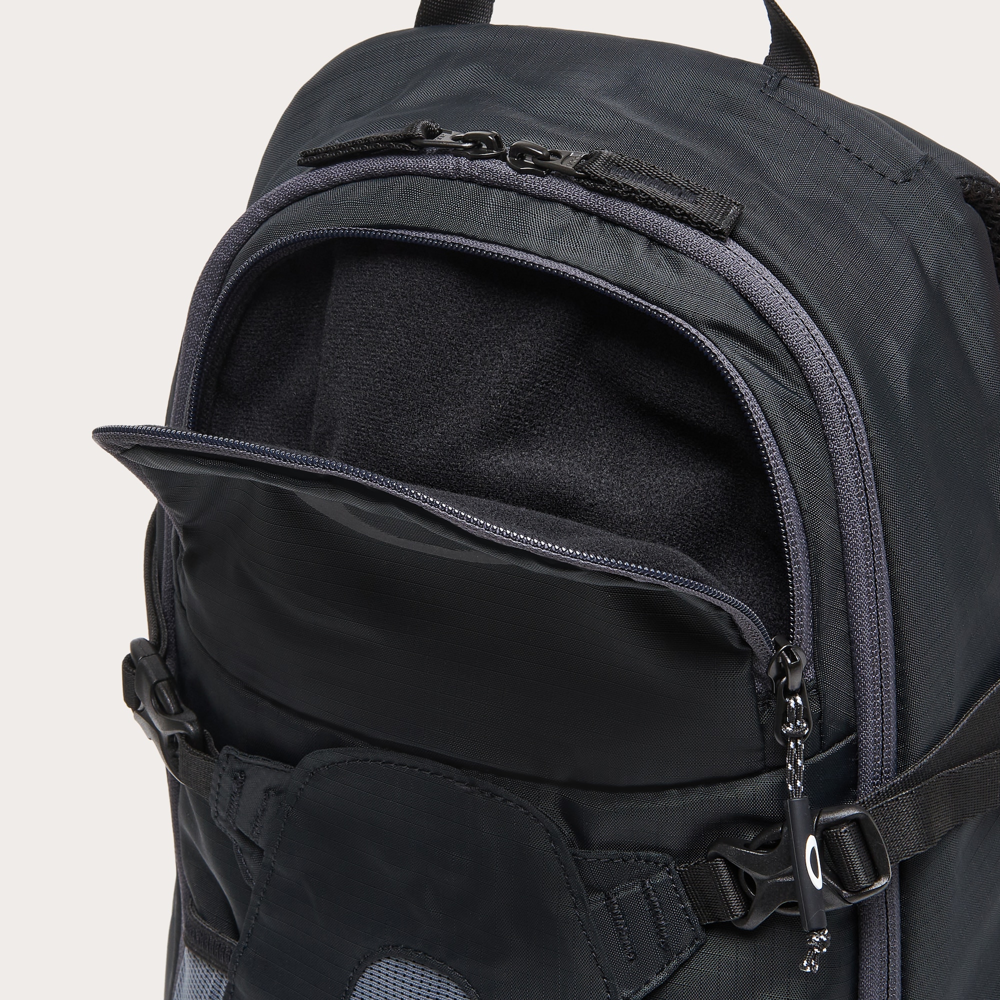 Oakley Seeker Traverse Rc Hydra Bag - Blackout | Oakley® 日本