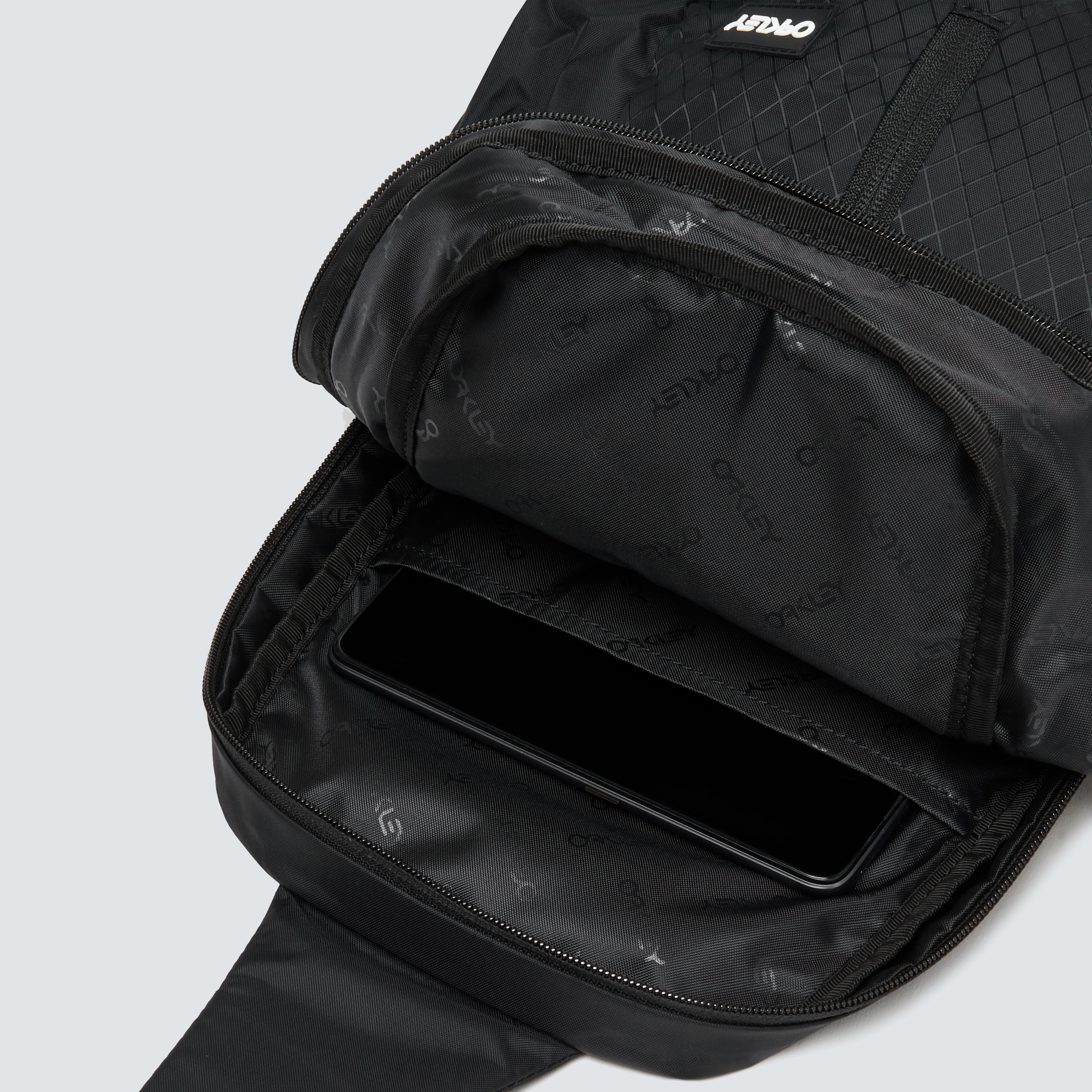 Oakley Voyager Cross Body Bag - Blackout | Oakley® US